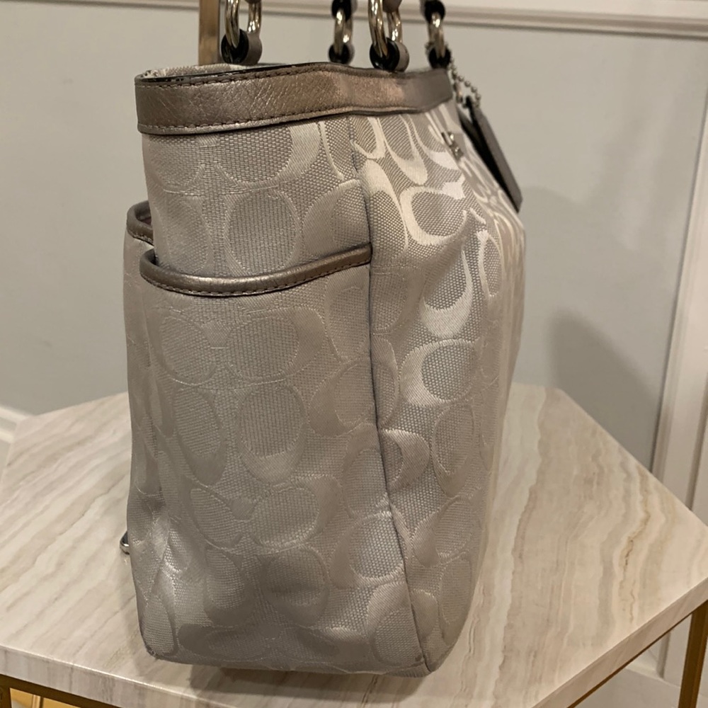 Coach Signature Logo Tote - Gem